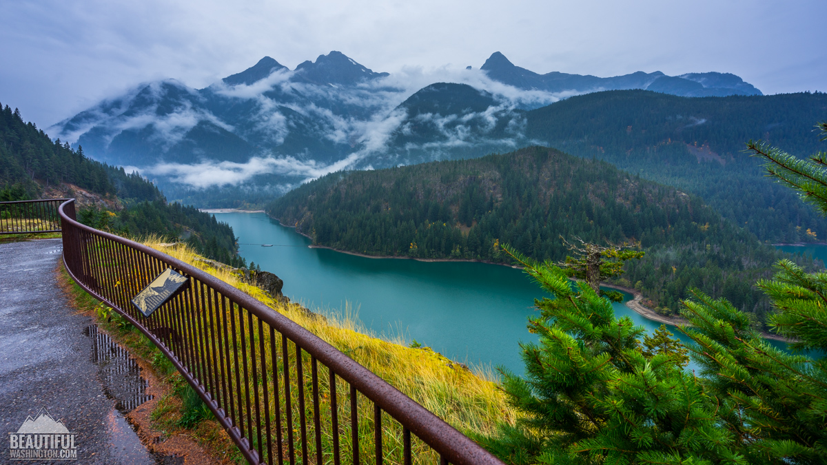 Diablo Lake Overlook in Autumn